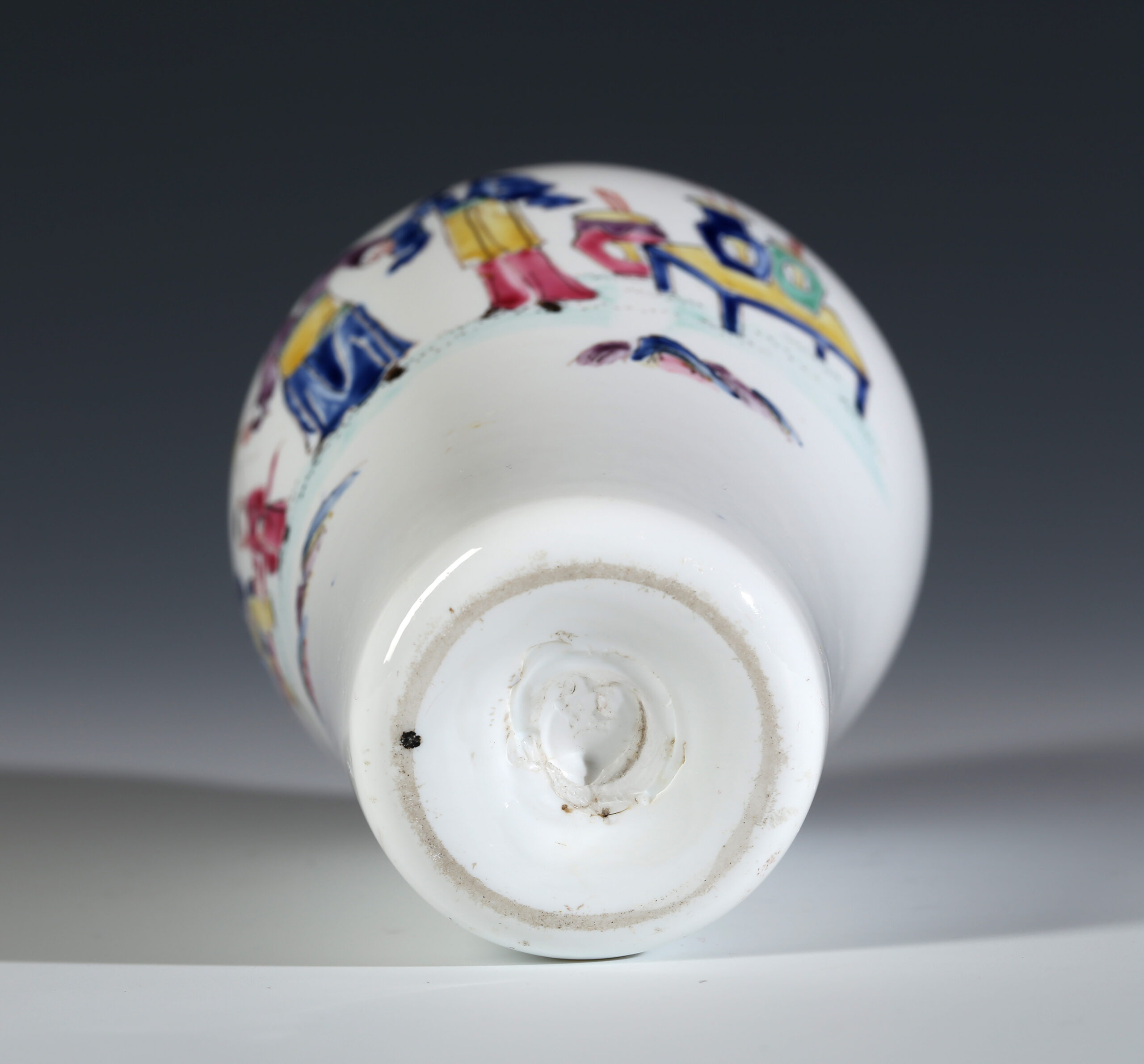 AN ENGLISH OPAQUE WHITE GLASS VASE | Rare Ceramics